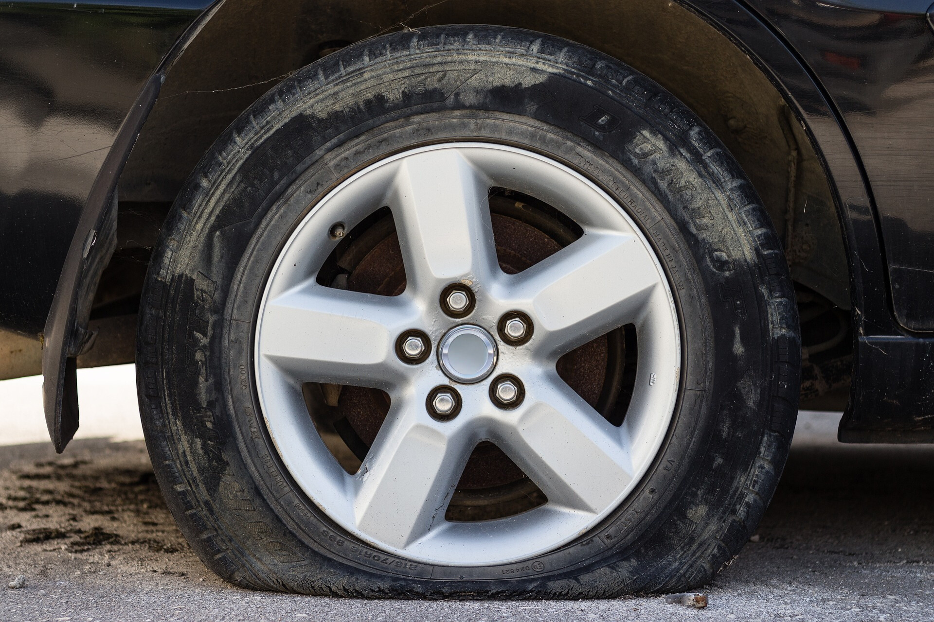 Driving in MD: What to Do if You Get a Flat Tire – DARCARS Honda Blog